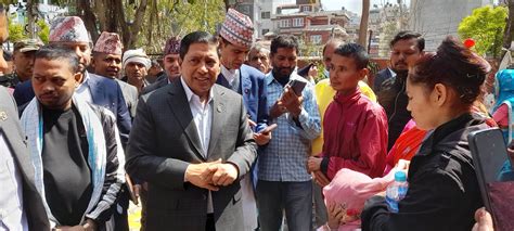 मिटरब्याज पीडित बसेको स्थानमा पुगे गृहमन्त्री