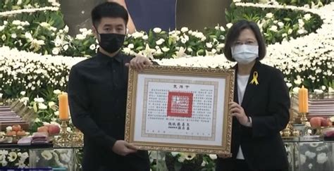 任務結束！凃明誠、曹瑞傑殉職國旗覆棺 今特頒褒揚令並追晉巡官 Enews新聞網