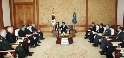 노무현사료관 [게이츠 미국 국방장관을 접견하는 노무현 대통령]
