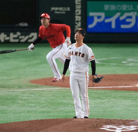 ＜巨・広＞7回、秋山（左）に2ランを打たれた船迫（撮影・尾崎 有希） スポニチ Sponichi Annex 野球