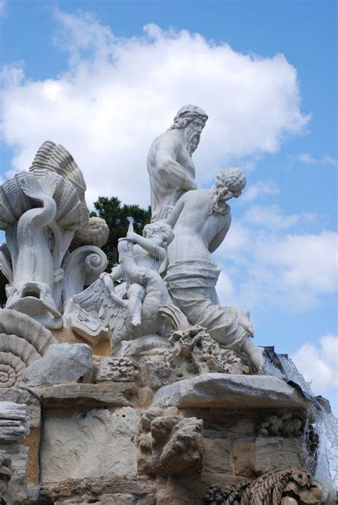 海王星喷泉 编辑类库存照片 图片 包括有 横向 海王星 公园 旅游业 喷泉 雕塑 维也纳 庭院 5317388