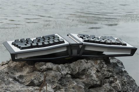 Led Lit Am Afa Keyboard Generates Hypnotizing Notes And An Eye Catching Form Decisive For