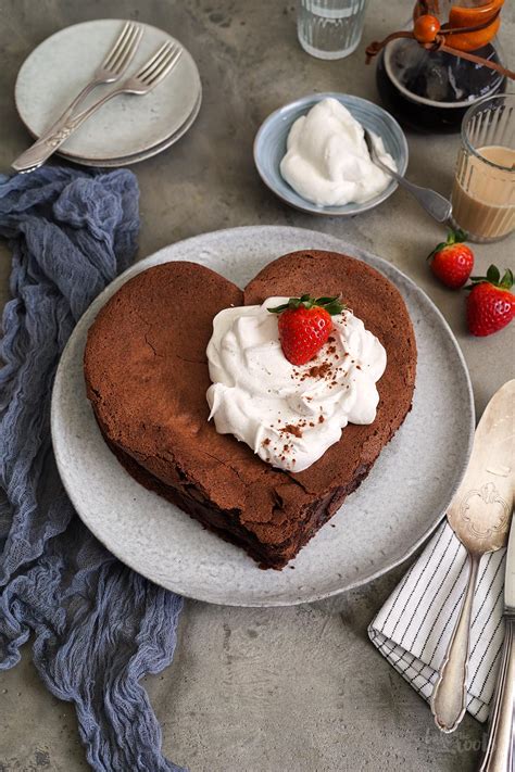 Einfacher Schoko Herz Kuchen Ohne Mehl Bake To The Roots