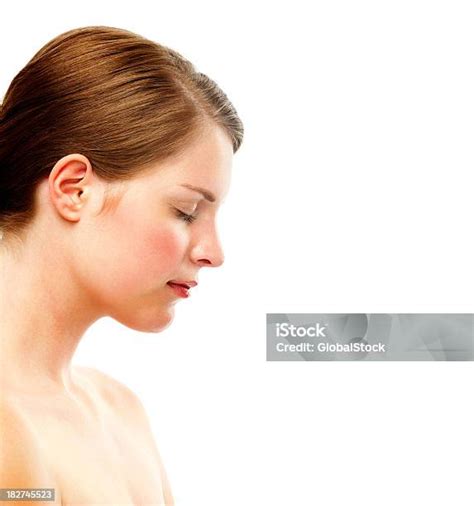 측면 보기 가진 여자 아이즈 문닫음 흰색 눈 감기에 대한 스톡 사진 및 기타 이미지 눈 감기 사람들 옆모습 Istock