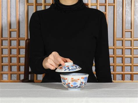 靓宝格 日本明治时期 青花矾红描金花蝶纹盖碗（《太明年制》款）