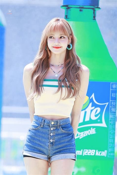 Pin By Eva P On Lalisa Manoban Blackpink Fashion Blackpink Lisa