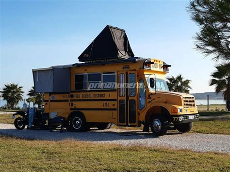 Al Porto Turistico Di Termoli School Bus Americano Trasformato In Camper