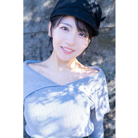 元空港勤務の“あざとかわいい”レースクイーン・佐々木萌香「漫画誌を一通り表紙ジャックしたい」 Entame Next アイドル情報総合