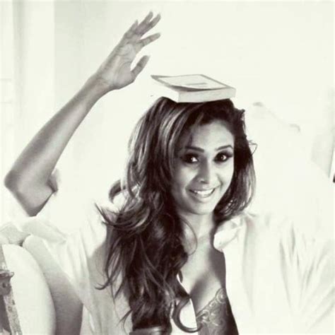 Sri Lankan Sexy Actress Udari Perera Hot Bikini Photo