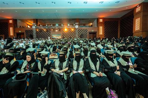 إمارة منطقة القصيم On Twitter هنأ سموه الخريجين والخريجات بهذه