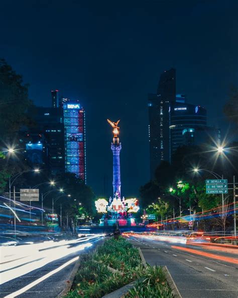 257841 Fotos Y Imágenes De Edificios De Noche Gratis · Banco De Fotos