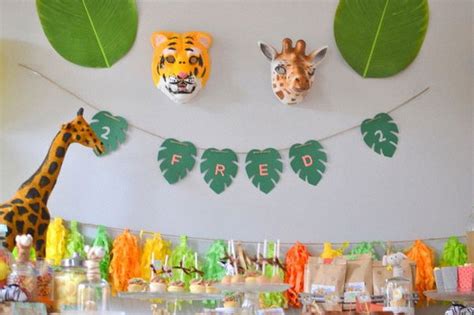 Le e anniversaire de Fred sur le thème des animaux de la jungle Joli Baby