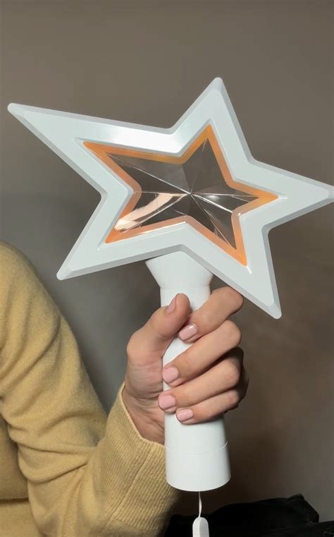 Blackpinks Lisa Reveals New Solo Light Stick Soompi