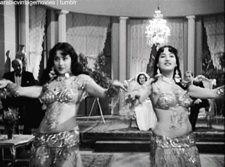 belly dance أبيض و أسود WiffleGif