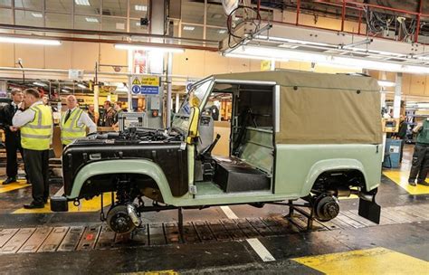 Depois De 68 Anos Seguidos Land Rover Defender Deixa De Ser Produzido