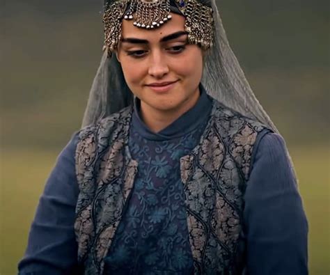 Pin By Hayat On Dirilis Ertugrul Fashion Tv Fashion Diriliş Ertuğrul