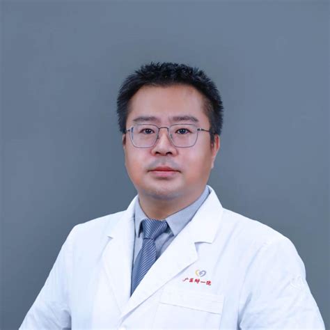症状及患病时长：两年 就医及用药情况：拍过两次彩超 需要解答的问题：肝内胆管结石是否需要处理现在，现在没有什么症状，偶尔右上腹部会隐痛。 是否