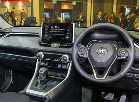豐田全新一代rav4實車現身，比舊款霸氣，軸距加長30mm！ 每日頭條