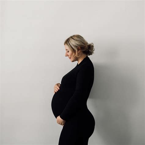 Як думаєте який у мене термін🤰 Я намагаюся не повність піти у стан вагітності тому тут і як