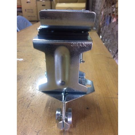 ลูกล้อตัวนำจับสายไฟแบนชนิดเหล็ก Kyec C30 Towing Trolley Arm Kyec