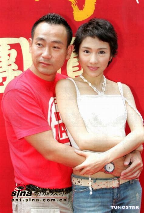图文：林保怡亲搂美人腰 黎姿吊带露脐性感亮相12影音娱乐新浪网