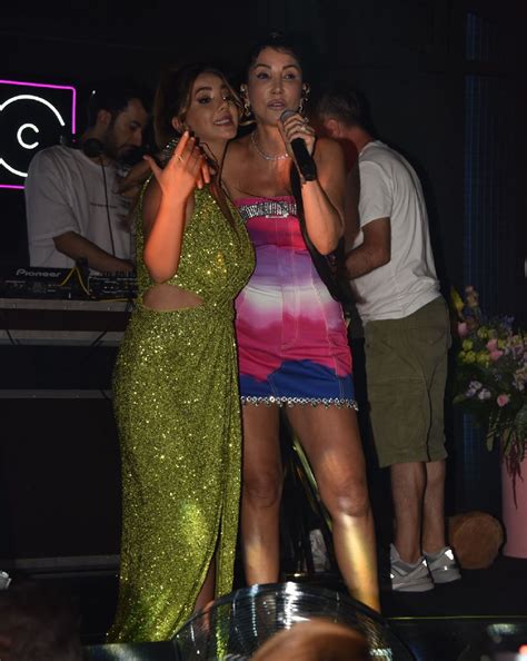 Aleyna Dalveren Yeni Yaşını Dostlarıyla Kutladı Magazin