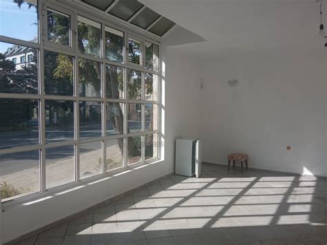 Бургас Наем Магазин Център Магазин Офис Кабинет Салон за красота Друго 35 кв м Партер Магазини