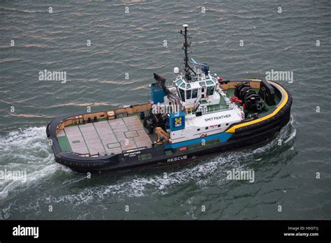 Tug Towing Ship Hi Res Stock Photography And Images Alamy