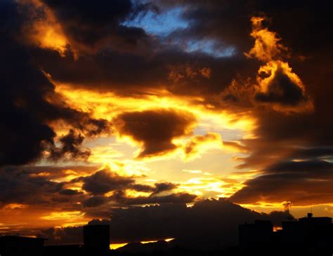 무료 이미지 자연 태양 해돋이 일몰 화이트 햇빛 흐린 공기 새벽 분위기 여름 황혼 환경 저녁 주황색 봄 높은 천국 색깔 날씨 적운