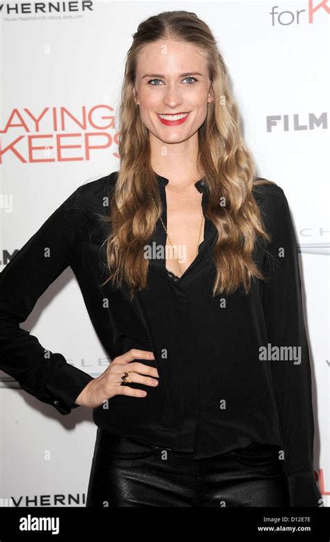 New York Usa Julie Henderson At Arrivals For Playing For Keeps