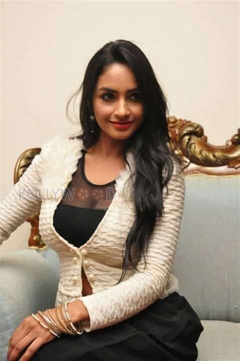 Sexy Pooja Sree At Khaan Saab Restaurant Launch Photos 51 190309 Kollywood Zone