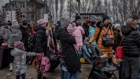 Ukrainians Trying To Flee To Uk Face A Confounding Path The New York Times