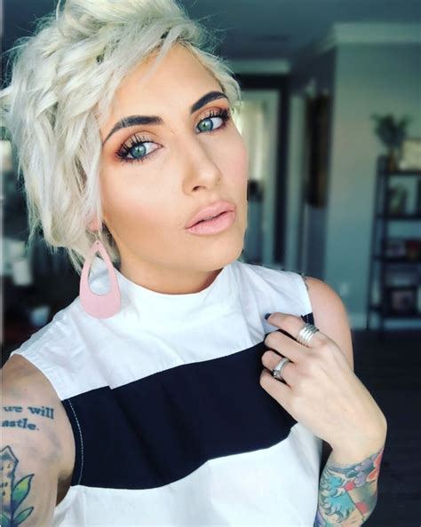 Platinum Pixie Haircut Rayahope Hair Beauty Pixie Haircut Hair Cuts