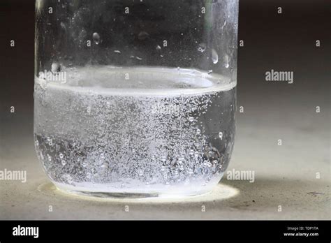 Vinegar And Baking Soda Fizz