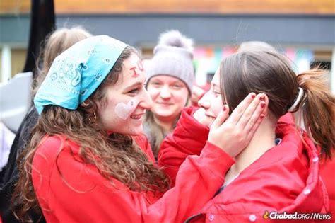 Jewish Girls From Ukraine Find Inspiration And Joy At Roving Winter