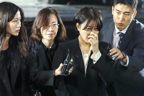 Moon Da Hye Second From Right Leaves The Yongsan Police Precinct In