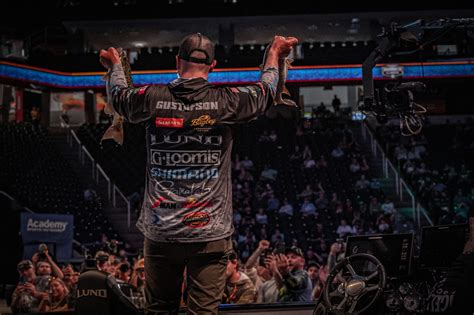 Bassmaster Classic Day 1 Gustafson Propels To The Lead Gearjunkie