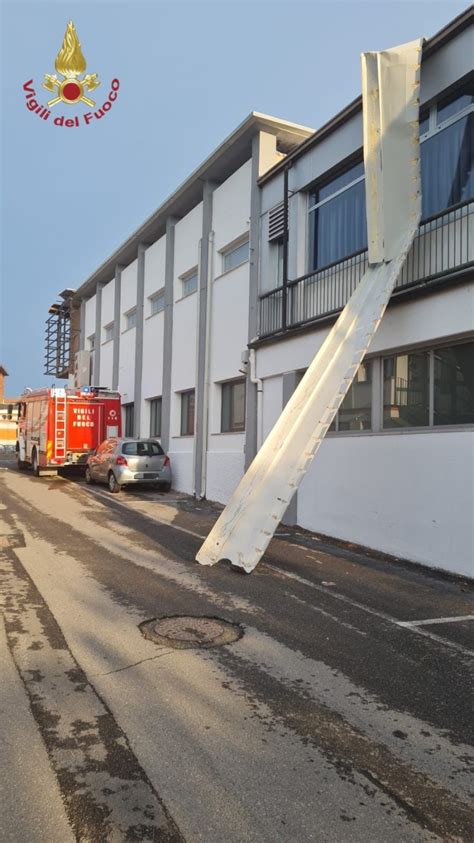 Violenta Tempesta Di Vento A Pavia Tra Tetti Scoperchiati E Alberi