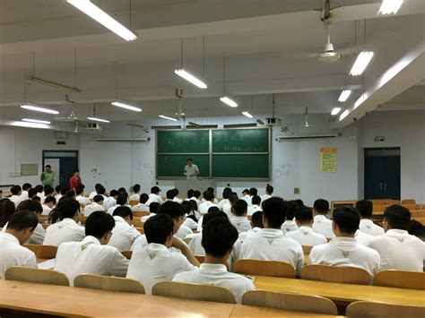 我系开展学生实习前安全教育班会 电子与物联网学院