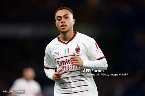 Bek Ac Milan Dianggap Cocok Untuk Manchester United