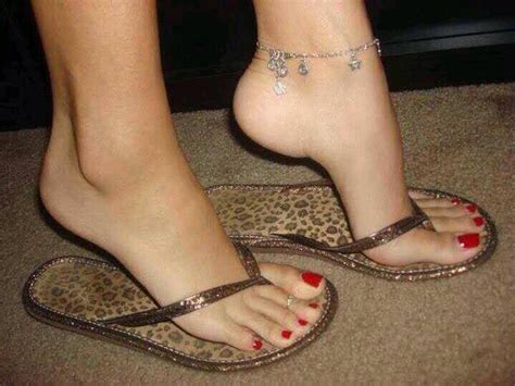 Feetsandals Cute Sandals Flip Flop Sandals Sandals Heels Pumps Cute Toes Pretty Toes Feet