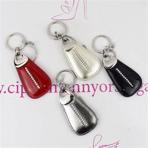 Lewitzky Bőr Kulcstartó Több Színben Cipők Mennyországa Webáruház