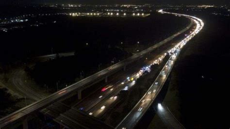 Kecelakaan Maut Di Tol Cikampek Waspada Jalur Contraflow News KatadataOTO