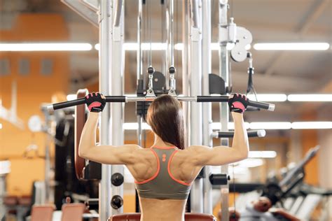 Los 11 Mejores Ejercicios Para Entrenar Tu Espalda En El Gimnasio