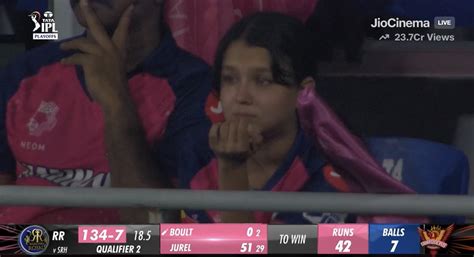 Viral Pic Young Rr Fan Spotted Crying On The Verge Of Defeat Against