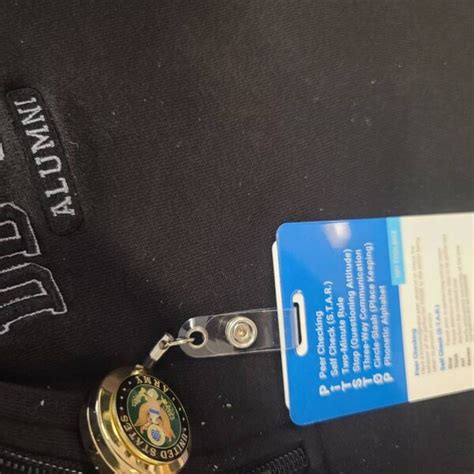 Us Army Soldier Military Retractable Security Id Card Holder Badge Reel