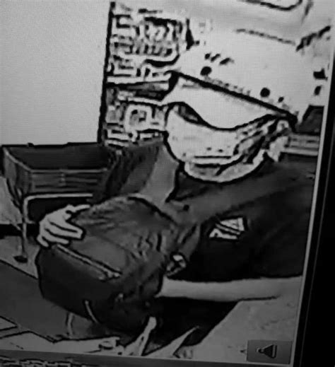 殺警嫌逃亡「搶超商過程曝」 女店員回憶：蠻害怕的 Yahoo奇摩汽車機車