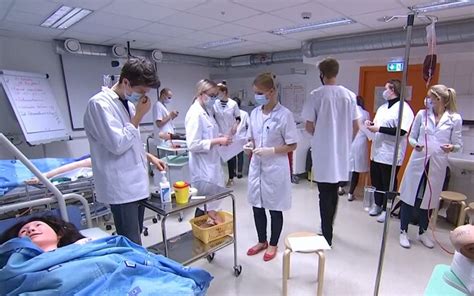 Medical Students Helping Alleviate Hospitals Nursing Shortage