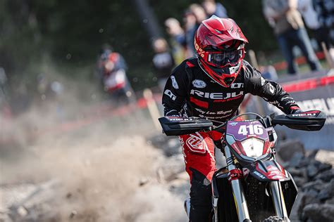 Rosie Rowett Hace Que El Endurogp De Gales Sea Inolvidable Moto1pro