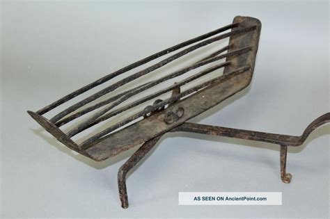 An Extremely Fine 18th C Wrought Iron Revolving Toaster In Surface